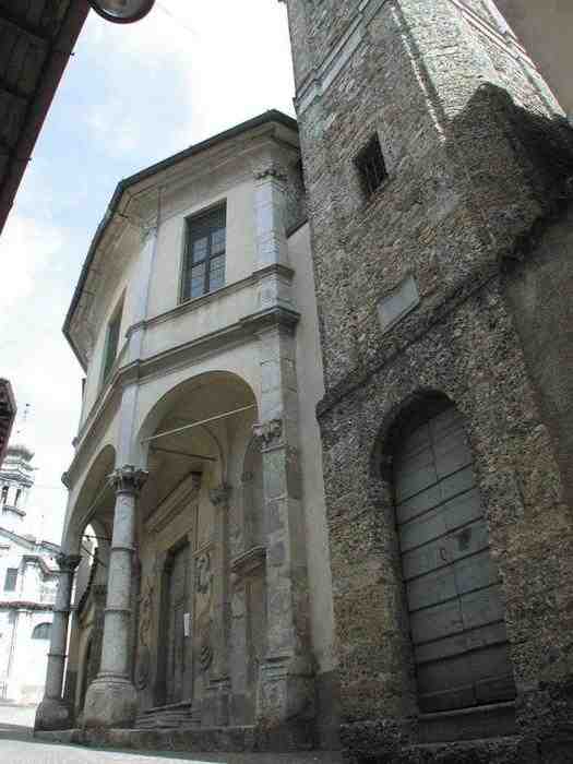 Chiesa di S. Maria Nascente suffragio Gandino Chiesa / Chiostro ...