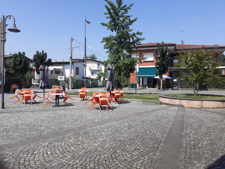 Piazza Pertini Piazza / Cortile / Porticato / Strada